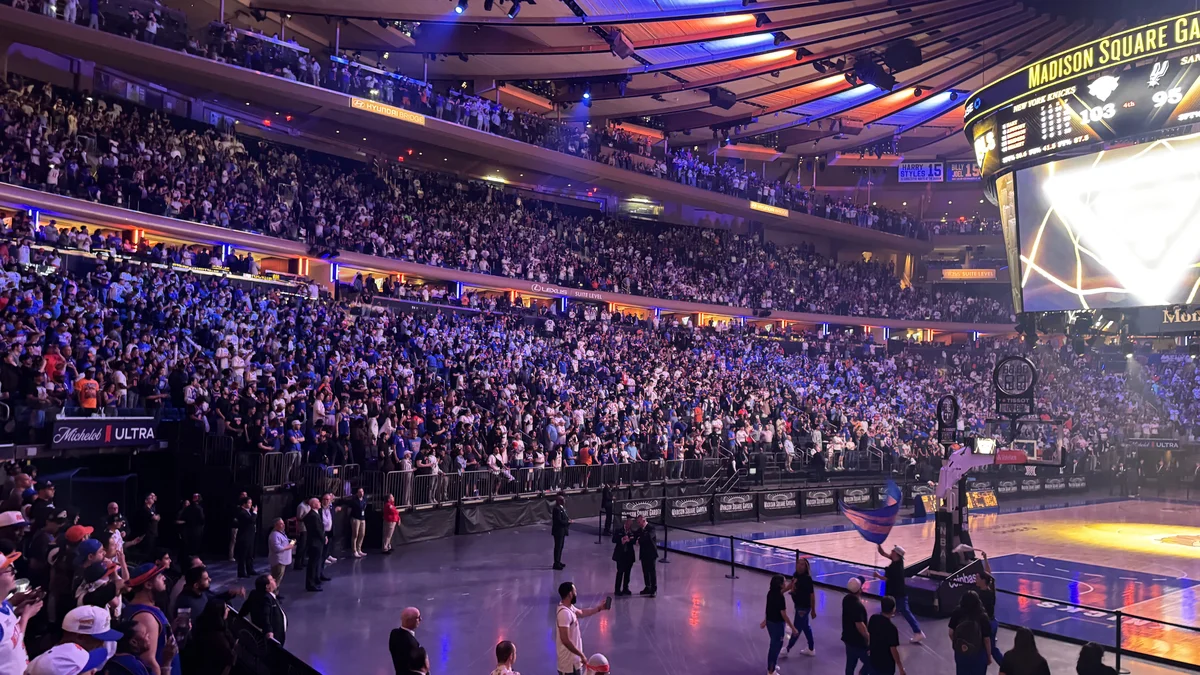 Dolan's $9.75B Knicks: Wealth Lessons | Expert Zoom
