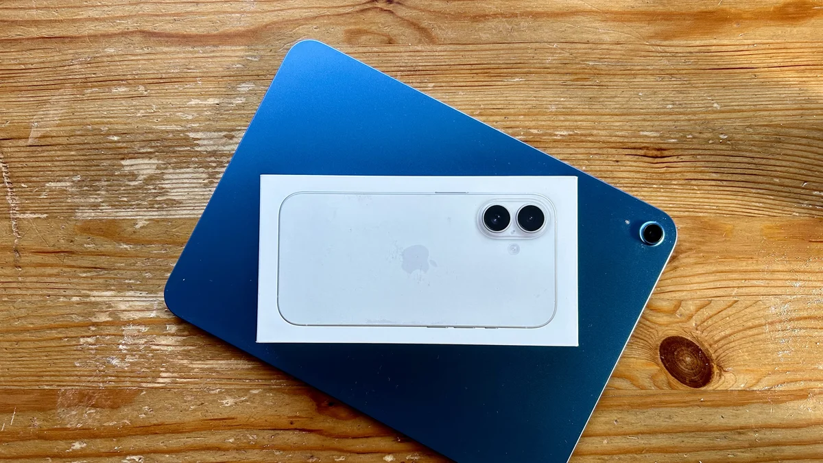 Apple iOS 26.4 UK Age Check: Your ID? | Expert Zoom